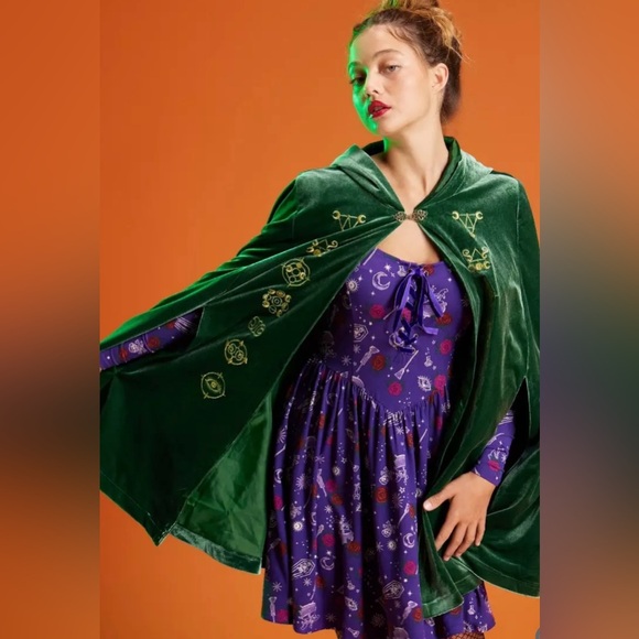 Her Universe | Jackets & Coats | Nwt Her Universe Disney Hocus Pocus ...